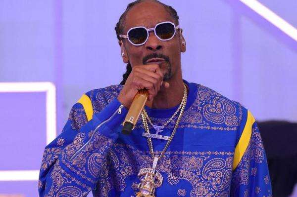 Snoop Dogg Pakai Kalung Mewah Bersejarah di Super Bowl 2022, Rancangan ...
