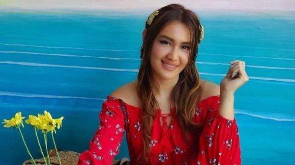 5 Model Rambut Intan Saumadina, Presenter Seksi yang Mirip Barbie ...