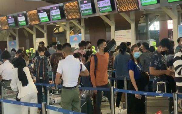 Penumpang Sempat Menumpuk di Pemeriksaan Imigrasi Bandara Soetta, Ada Kendala Jaringan | News+ ...