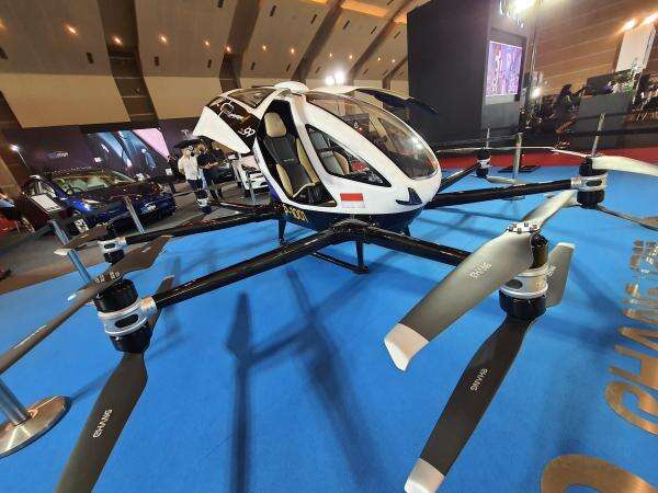 Intip Uniknya EHang 216 Si Mobil Terbang Yang Mejeng Di IIMS 2022 ...