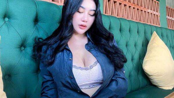 Pose Pamela Safitri di Depan Cermin kelewat Hot Bikin Waswas, Netizen: Duh Nanggung | News+ on RCTI+