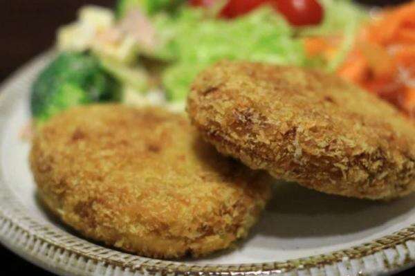 Kroket Daging Sapi Kobe di Jepang Ini Jadi Makanan Terlezat, Antrenya ...