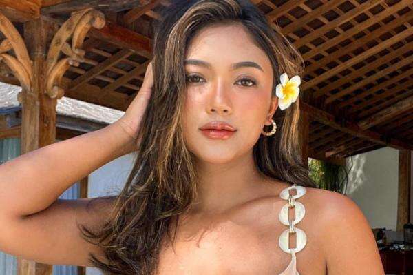 Marion Jola Tampil Seksi Pakai Dress Ketat, Kulit Eksotisnya Bikin Salfok Netizen: Marimar ...