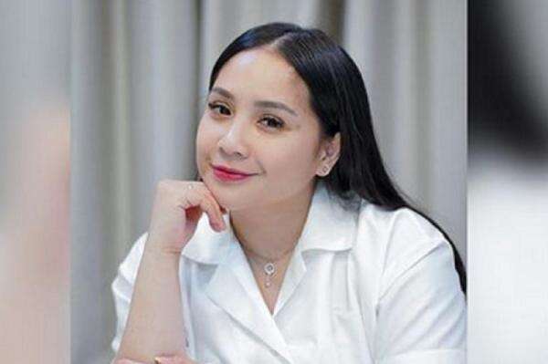 Nagita Slavina Pakai Kemeja Bolong saat Bertemu Lesti Kejora, Harganya Capai Rp8,5 Juta | News+ ...