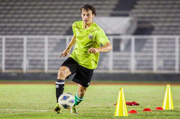 Pemain Keturunan Indonesia Jim Croque Pamer Batik di Hari Ulang Tahun ...