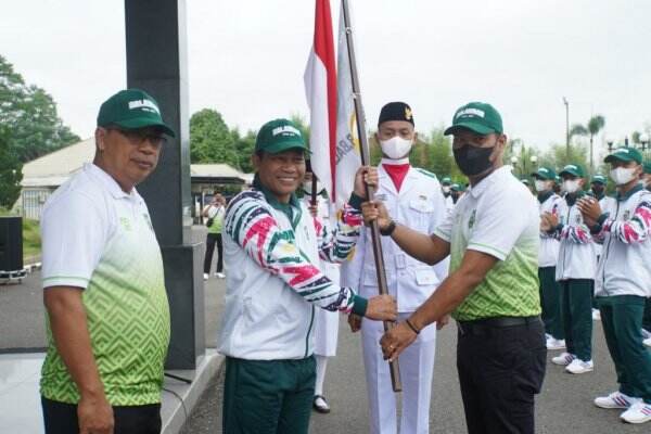 Bupati Abdul Hadi Lepas Keberangkatan Kontingen Atlet Popda Balangan ... Bupati Abdul Hadi Lepas Keberangkatan Kontingen Atlet Popda Balangan ...