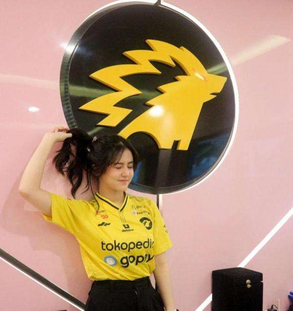 Biodata dan Agama Anisa Rahim, Talent ONIC eSport | News+ on RCTI+