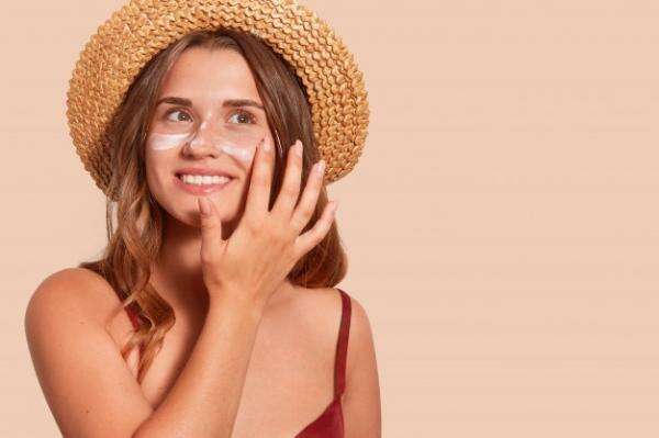 6 Cara Memakai Sunscreen yang Benar, Oleskan 30 Menit sebelum Keluar ...