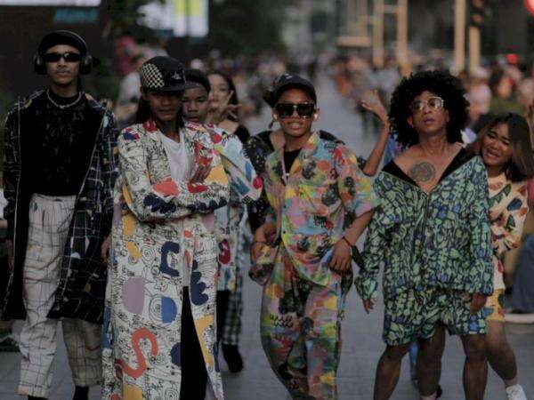 Keren! Bonge cs Adu Gaya Outfit dengan Indonesia Next Top Model Pakai ...