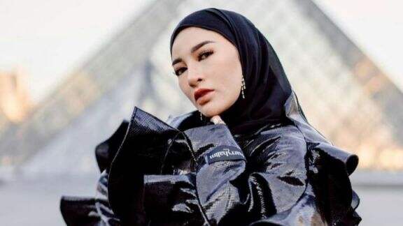 Jadi Cerai dengan Juragan99? Shandy Purnamasari Kedapatan Lepas Hijab ...