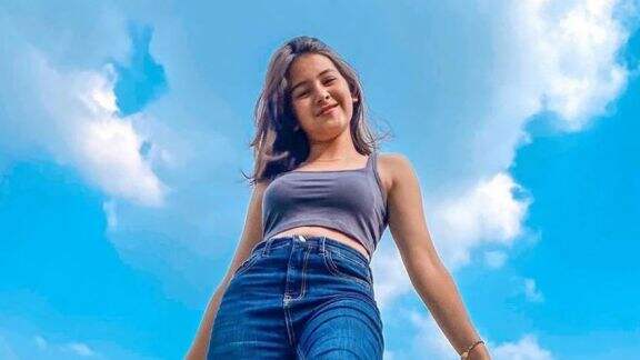 Penampilan Sandrina Michelle Pakai Gaun Kelewat Seksi Dinyinyiri Sebut ...