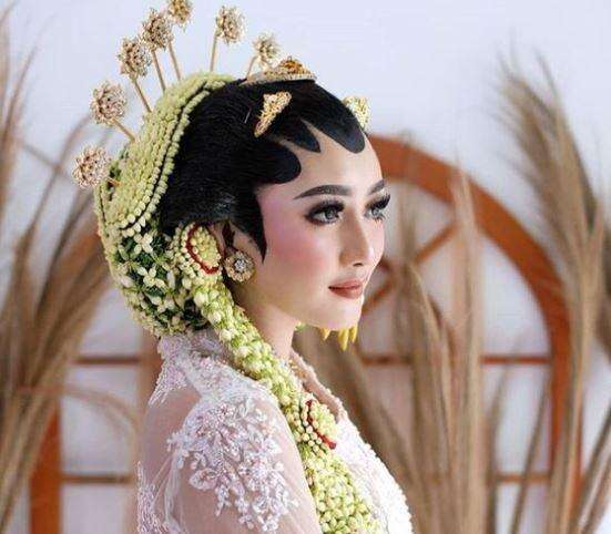 8 Rahasia Kecantikan Perempuan Jawa Sejak Nenek Moyang, Ada Mandi Bunga ... 8 Rahasia Kecantikan Perempuan Jawa Sejak Nenek Moyang, Ada Mandi Bunga ...