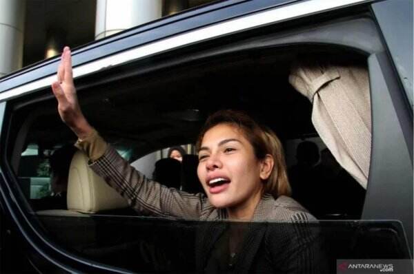 Mantan Sopir Nindy Ayunda Diduga Disekap, Nikita Mirzani Teriak: Mana ... Mantan Sopir Nindy Ayunda Diduga Disekap, Nikita Mirzani Teriak: Mana ...