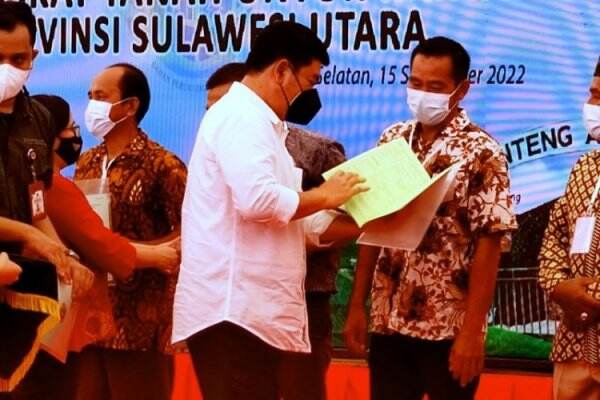 Tuntaskan Konflik Lahan, Menteri ATR Hadi Tjahjanto Bagikan 762 ... Tuntaskan Konflik Lahan, Menteri ATR Hadi Tjahjanto Bagikan 762 ...