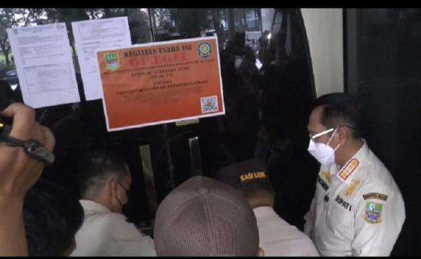 Viral Pemandu Lagu Pakai Seragam SMA, Tempat Hiburan Malam di Cikarang ...