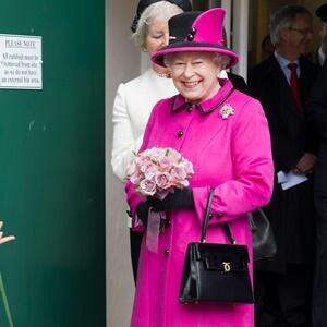 Suka Nail Polish? Intip Kuteks yang Dipakai Queen Elizabeth II Selama ...