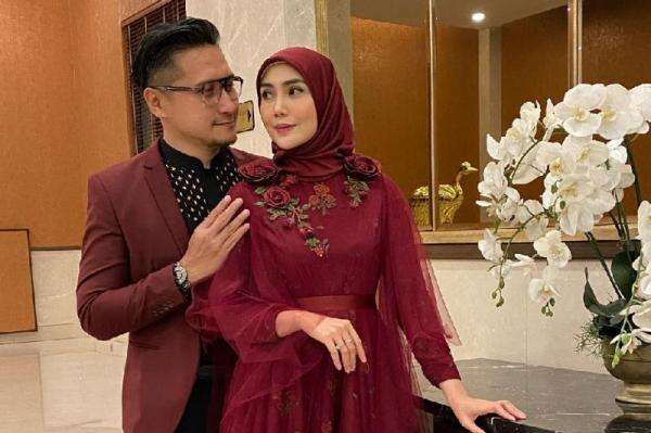 Arie Untung Dirumorkan Poligami, Fenita Arie: Alhamdulillah Enggak ...