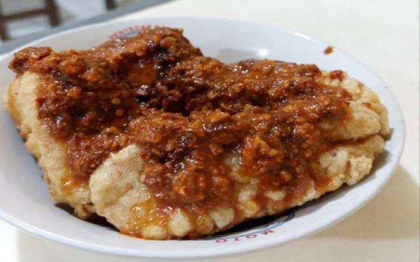 Nikmatnya Batagor H. Isan, Wisata Kuliner Legendaris Bandung Sejak 1968 ...