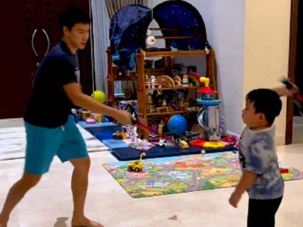 Lucu, Marcus Gideon dan Uniol Dadakan Jadi Tokoh Anime Demon Slayer ...