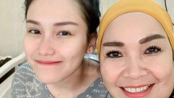 Ayu Ting Ting Jalani Perawatan di Rumah Sakit, Begini Kondisi Sang Biduan, Umi Kalsum: Ibu Sedih ...