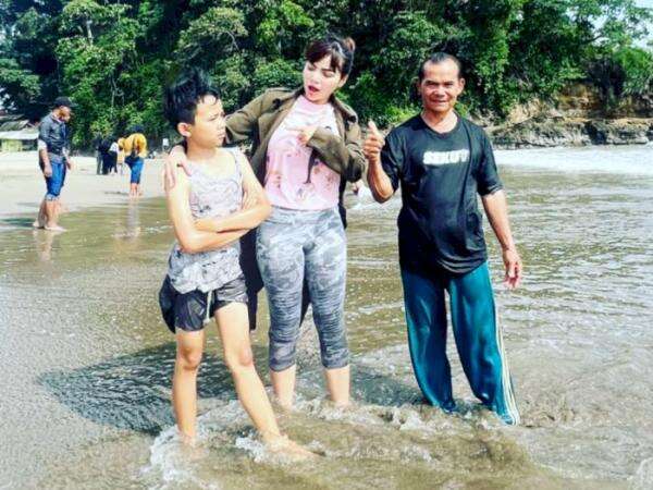 Keluarga Jadi Korban Gempa Cianjur, Dinar Candy Minta Tolong Temukan ...