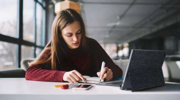 ASUS ExpertBook B3000, Laptop Detachable dengan Qualcomm Snapdragon 7c ...