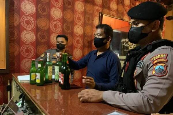 Prostitusti Online Lewat Aplikasi Michat di Kudus Terbongkar | News+ on ... Prostitusti Online Lewat Aplikasi Michat di Kudus Terbongkar | News+ on ...