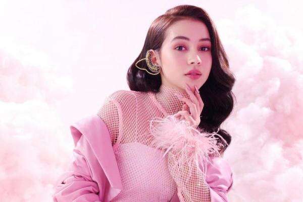 Sandrinna Michelle bak Barbie Hidup dengan Mini Dress Pink, Netizen: Auranya Semakin Bersinar ...