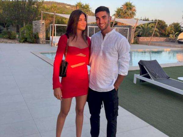 Bikin Baper! Ini 5 Potret Kemesraan Ferran Torres dan Kekasihnya Sira ...