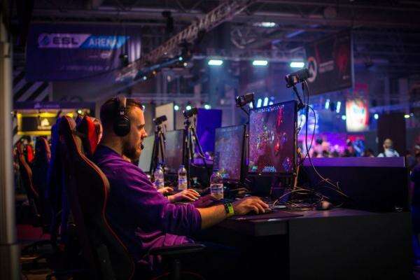 8 Cara agar Tidak Panik Saat Bermain Game, Calon Atlet Esports Wajib ...