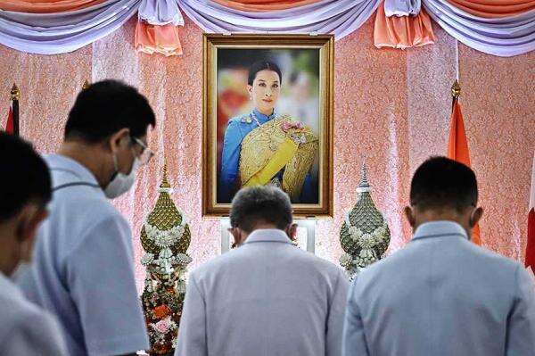 Putri Sulung Raja Thailand Diberi Alat Bantu Medis | News+ on RCTI+