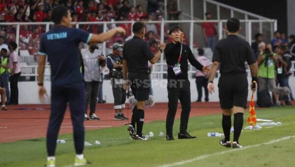 Perang Dingin Park Hang-seo dan Shin Tae-yong, Tolak Jabat Tangan ... Perang Dingin Park Hang-seo dan Shin Tae-yong, Tolak Jabat Tangan ...