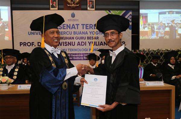 UMBY Kukuhkan Prof Wisnu Adi Yulianto Jadi Guru Besar Bidang Ilmu Pangan - News+ on RCTI+