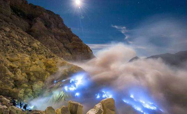 5 Fakta Api Biru di Kawah Ijen, Fenomena Alam Langka yang Hanya Ada Dua ...