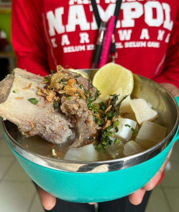 Usai Lebaran, Kedai Mie Kocok Nampol Karawang Ramai Pengunjung ...