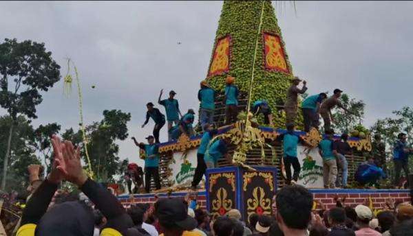 Andum Apokat 2025: Tradisi Sedekah Hasil Bumi di Jombang, Ribuan ...