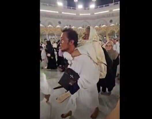 Viral Anak Pasuruan Gendong Ibu Tawaf di Masjidil Haram, Mirip Kisah Uwais Al Qarni | News+ on RCTI+