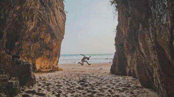 Ada di Sawarna, Ini 7 Rekomendasi Gua di Indonesia yang Menarik Dikunjungi - News+ on RCTI+