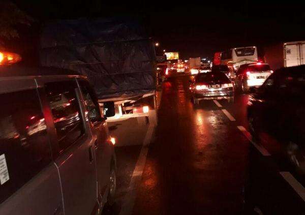 Urai Kepadatan Kendaraan Arus Balik, Contraflow Diberlakukan di Ruas Jalan Tol Japek Arah ...