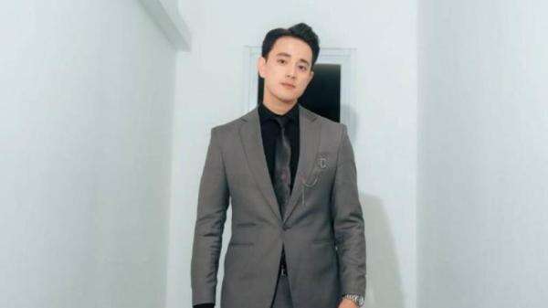 Biodata Billy Davidson, Aktor dan Model Indonesia yang Sukses Jadi ...