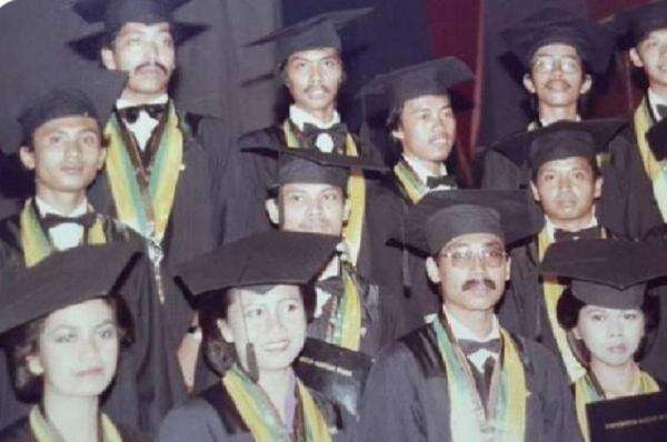 Siapa Hari Mulyono? Sosok yang Dikaitkan dengan Polemik Ijazah Jokowi ...