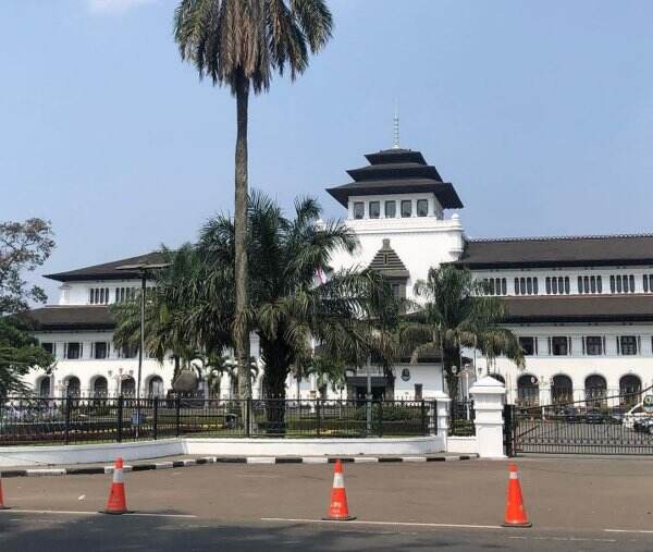 Inilah 4 Alasan Kenapa Bandung Dijuluki Kota Romantis | News+ on RCTI+ Inilah 4 Alasan Kenapa Bandung Dijuluki Kota Romantis | News+ on RCTI+