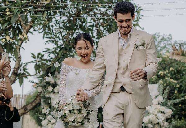 Jennifer Tak Kuasa Tahan Tangis hingga Pingsan saat Proses Kremasi Papa ...