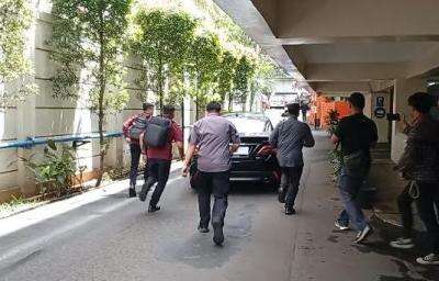 Diisukan Kena Reshuffle, Mendiktisaintek Hindari Wartawan Tinggalkan ...