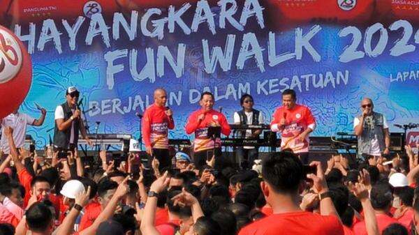 Momen Kapolri, Jamintel dan KSAD Nyanyi Bareng di Fun Walk HUT Ke-78 ...