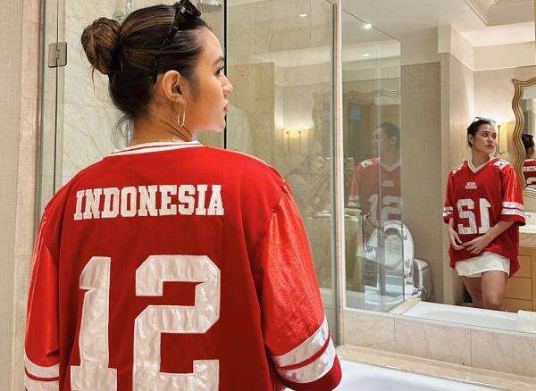 Potret Raisa dengan Jersey Oversized, Siap Nyanyi di Indonesia vs ...