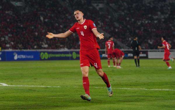 Rambut Klimis Jay Idzes Bikin Salfok saat Timnas Indonesia vs Timnas ...