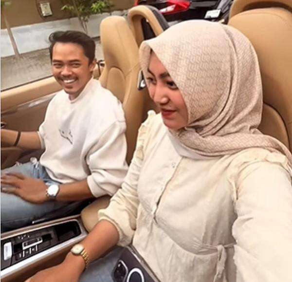 Siapa Wanita Berhijab yang Viral Semobil Bareng Safno? Ternyata Ini Sosoknya! | News+ on RCTI+