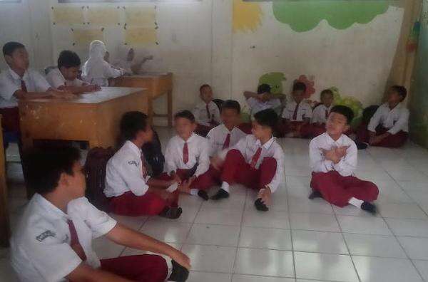 Dua Tahun Siswa SDN di Batu Bara Belajar di Lantai, Orangtua Murid ...