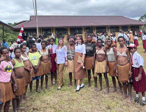 Kisah Inspiratif Suster Wike 8 Tahun Mengabdi di Pedalaman Papua ...